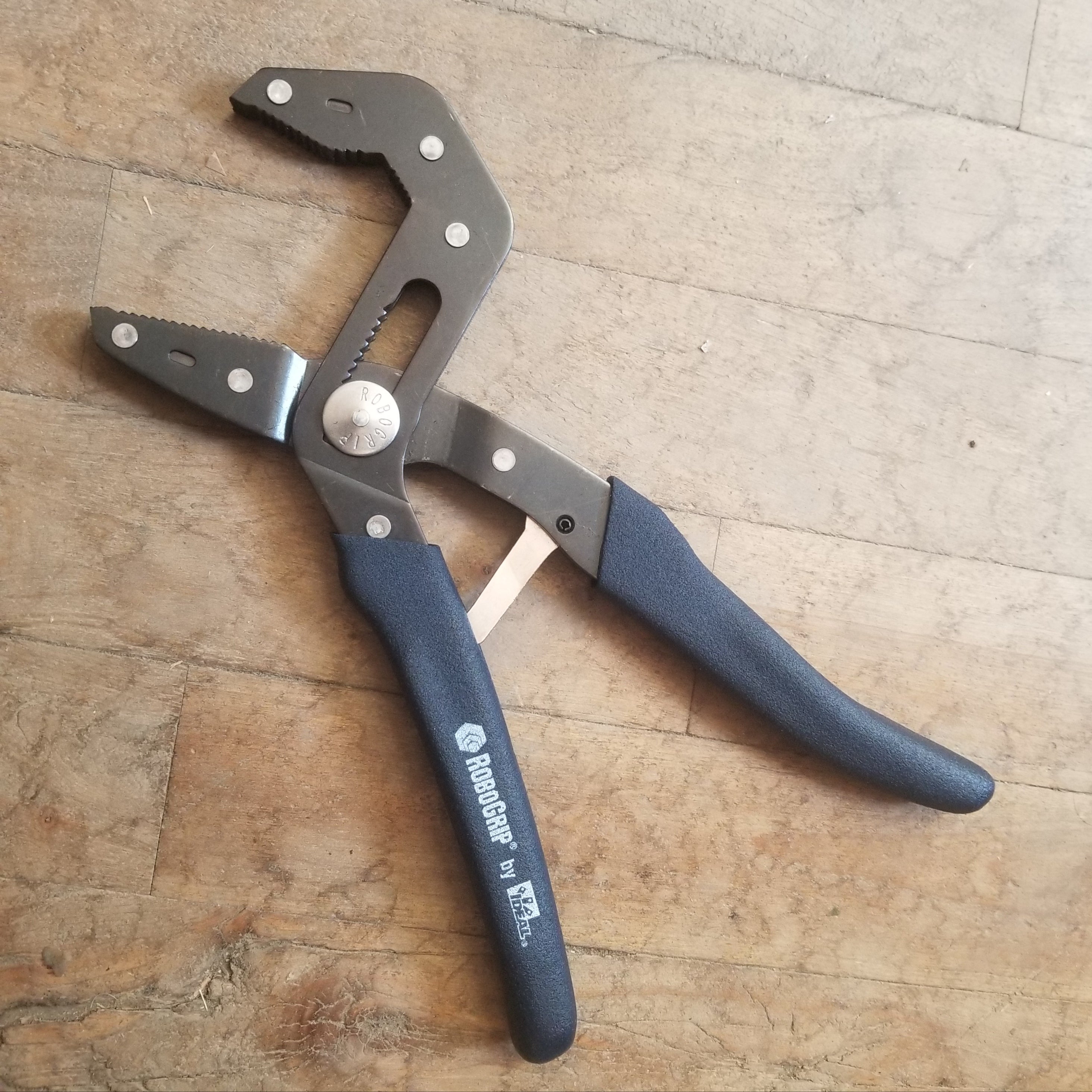 Ideal RG10V 10" V-Notch Robogrip Self-Adjusting Pliers (35-451) – Harry ...